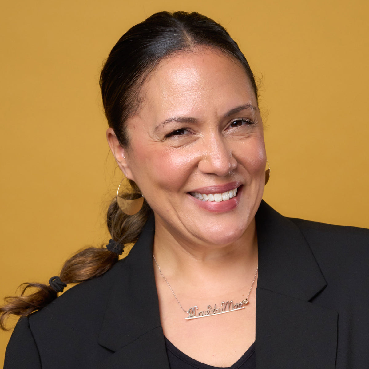 Angelique-Pic-2022-_1_1200x1200.jpg?v=1676663637